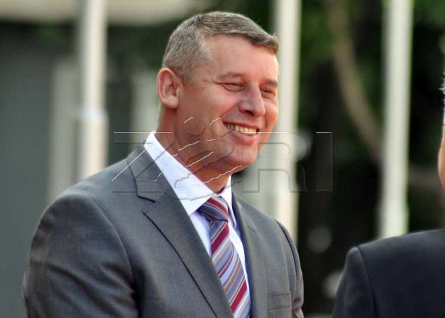 Sylejman Selimi emërohet ambasador i Kosovës në Shqipëri - Lajmet e ...