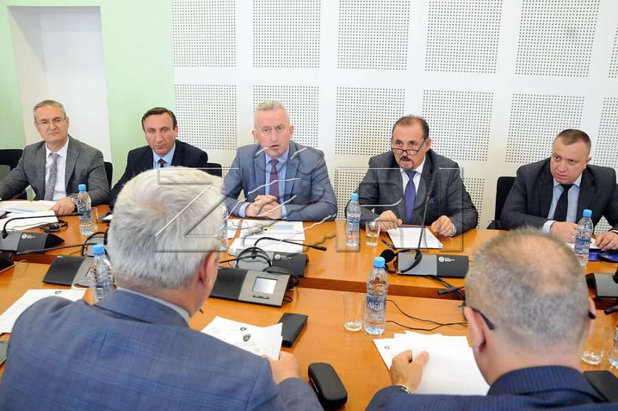 Policia e Kosovës: Zgjedhjet tensionojnë situatën në Veri - Lajmet e ...