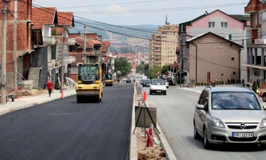 Komuna e Gjilanit asfalton rrugën katër korsi Gjilan-Livoç - Lajmet e ...