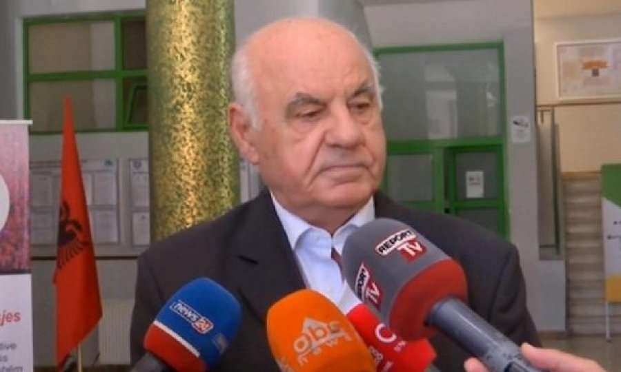 Voton ish-presidenti Alfred Moisiu - Lajmet e fundit - Zëri