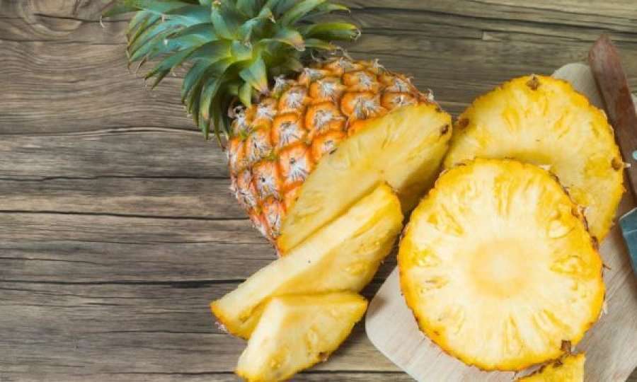Ananasi ka shumëllojshmëri të vitaminave, zvogëlon rrezikun e ...