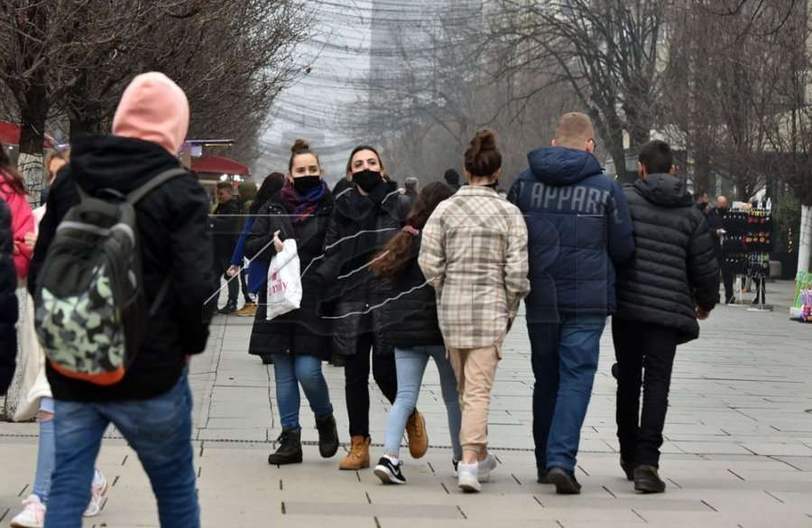 Pandemia penalizoi arsimin, shtyhet pushimi dimëror në Kosovë - Lajmet ...