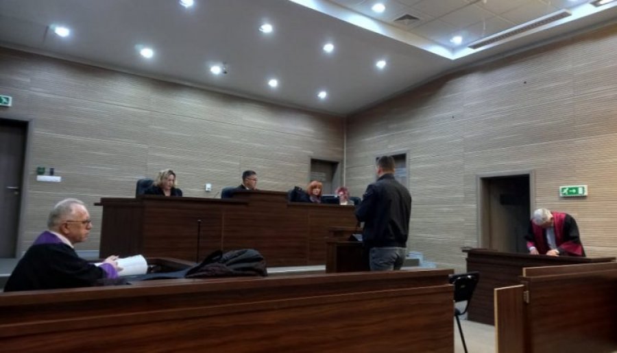 Zyrtari i AKPPM-së mohon t’i ketë tërhequr mbi 15 mijë euro në emër të ...