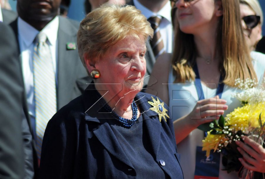 Hoti: Kosova përjetësisht mirënjohëse Albrightit - Lajmet e fundit - Zëri