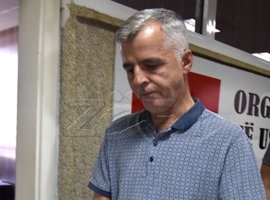 Klinaku intervistohet nga Policia pas deklaratës për Kurtin - Lajmet e ...