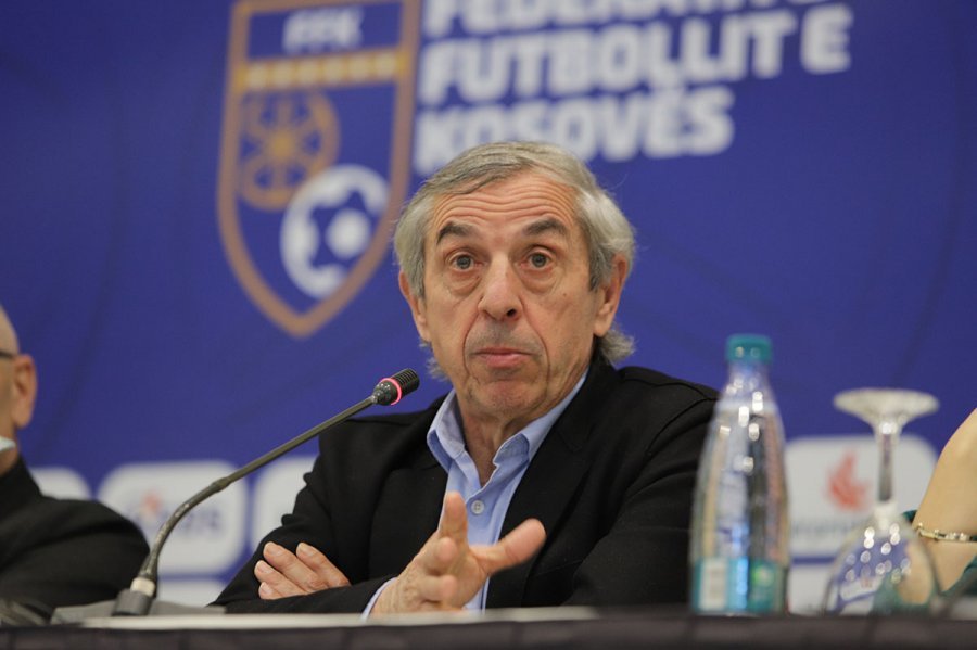 Mahnitëse, Alain Giresse frymëzohet me këngën kushtuar Adem Jasharit ...