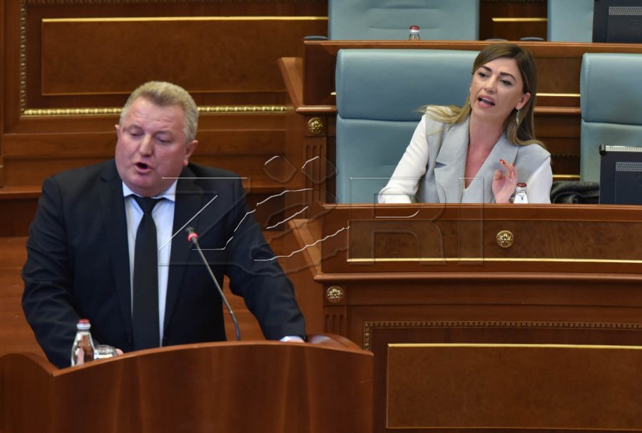 “Marre-marre, mshele gojën”, debat i ashpër mes deputetit Berisha e ...