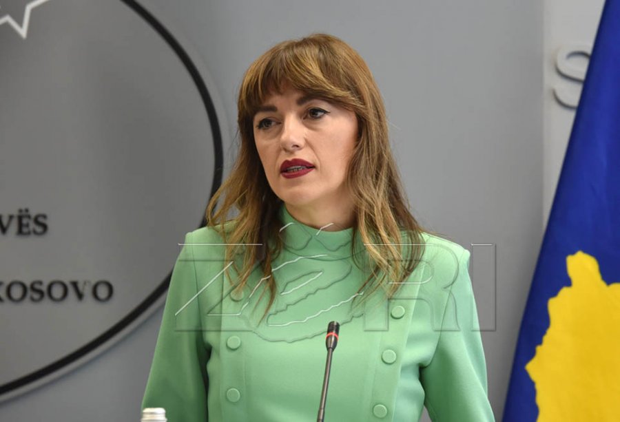 Haxhiu kujton dëshmoren, Elfete Humolli - Lajmet e fundit - Zëri