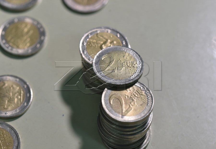 Lufta ndaj parave false, BQK-ja: 2.5 milionë monedha 2-euroshe janë ...