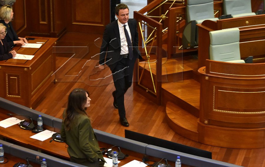 Vargjet e Edona Llalloshit për Albin Kurtin në Zvicër, Vlora Çitaku ...