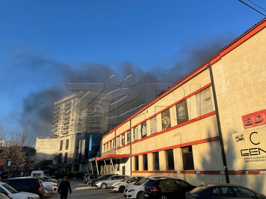 Kaplohet nga zjarri ish-kinemaja në qendër të Prishtinës - Lajmet e ...