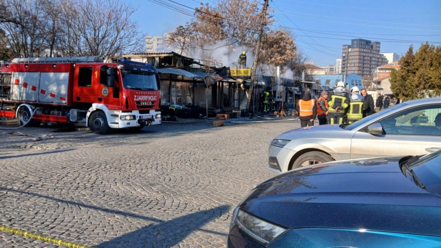 Detaje nga djegia e lokaleve te Tregu i Gjelbër në Prishtinë [video ...